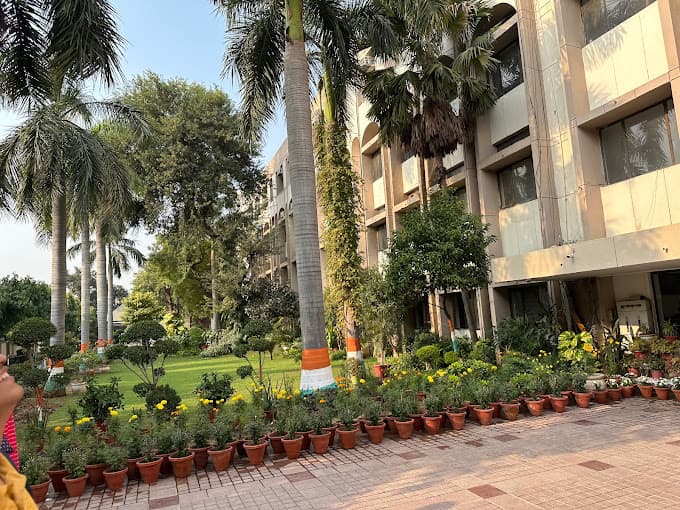 Dav Public School, Sector 14, Gurgaon with Fees, Reviews & Admission ...
